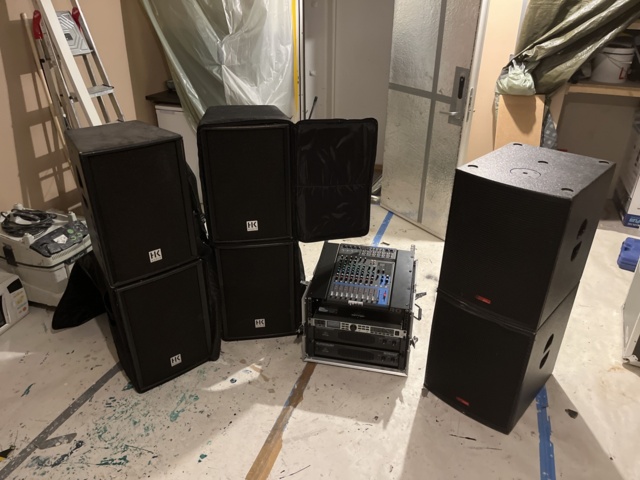 Complete PA sound system with 4 tops and 2 basses 4000W - PS Auction ...