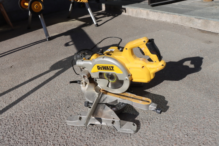 Dewalt DWS777 Miter Saw - PS Auction - We value the future - Largest in ...