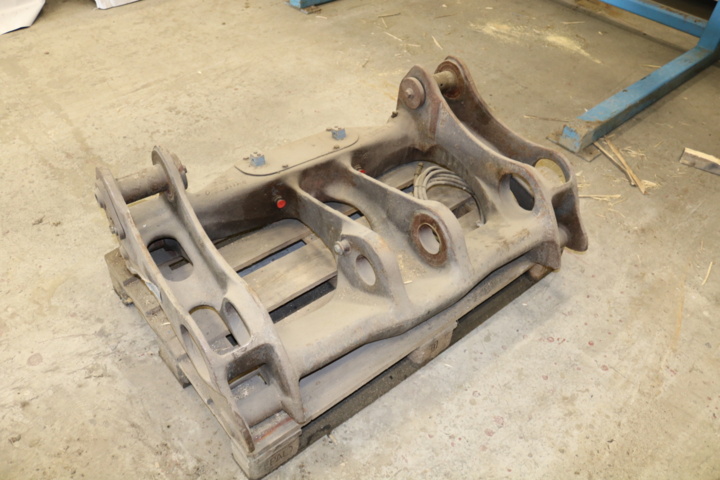 Volvo Attachment Bracket Large BM - PS Auction - We value the future ...