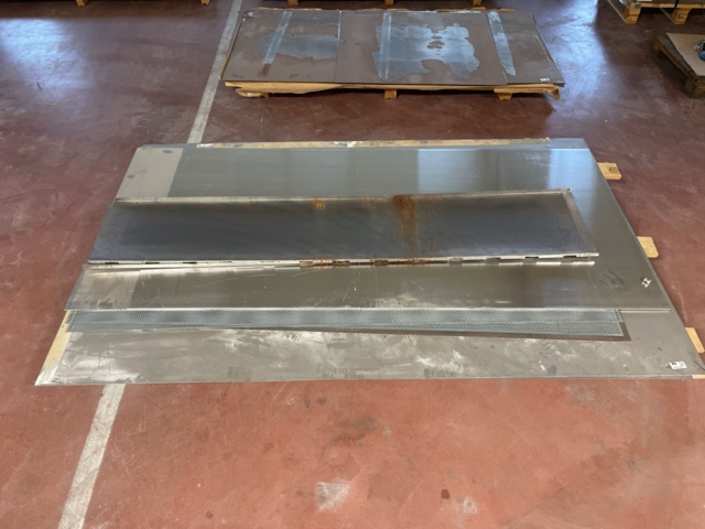 Sheet metal sheets in different lengths - PS Auction - We value the ...