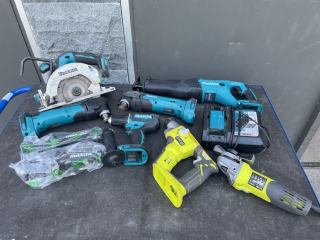 A kit of hand machines - PS Auction - We value the future - Largest in ...