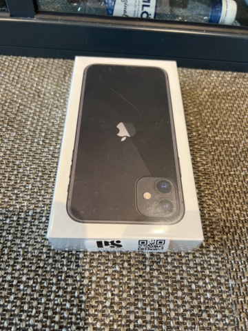 Smartphone Apple iPhone 11 128 GB, Unopened box - PS Auction - We value ...