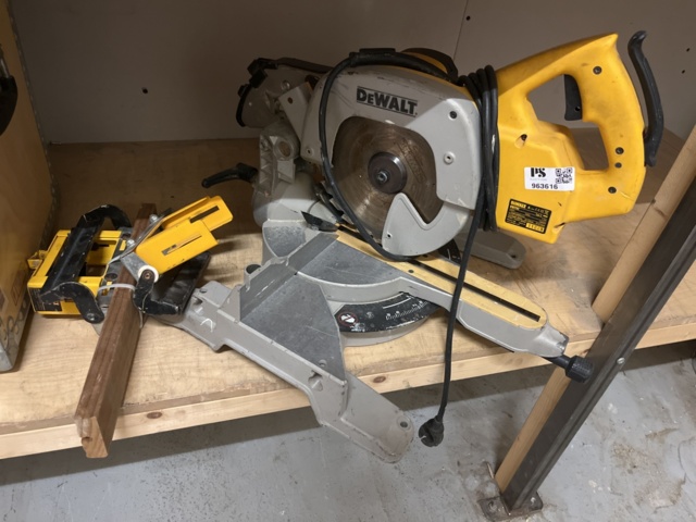 Miter saw DeWalt DW701 - PS Auction - We value the future - Largest in ...