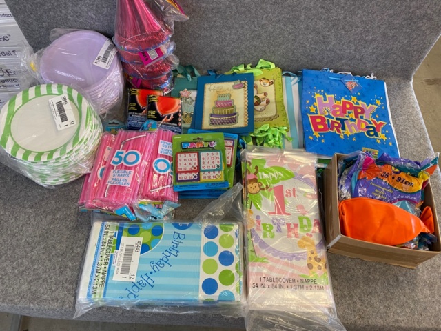 Diverse kalas prylar, påsar, ballonger, tallrik, sugrör mm - PS Auction ...