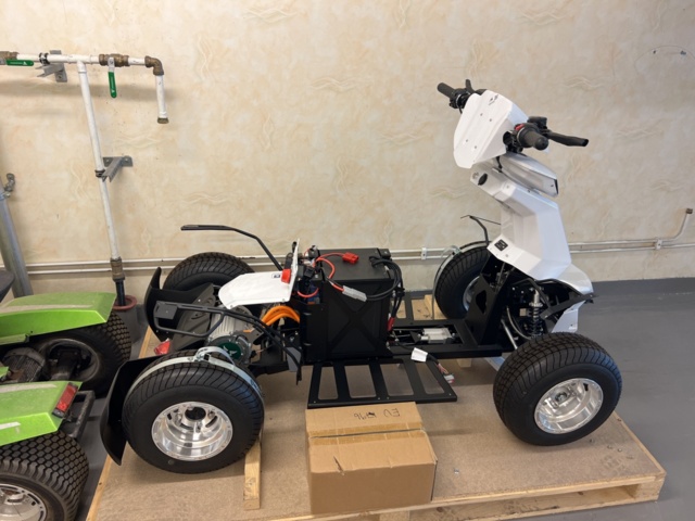 Electric quadricycle Ellwee test vehicle, not completed - PS Auction ...