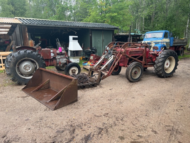 2 tractors international IH250 IH 275 - PS Auction - We value the ...