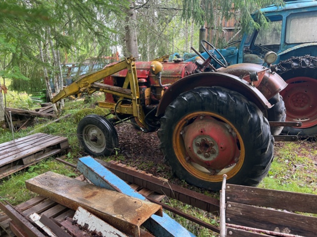 Volvo T25 with a front loader brave - PS Auction - We value the future ...