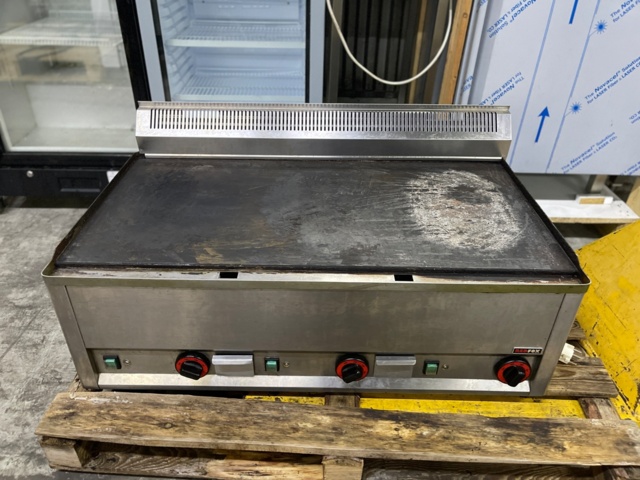 RM Gastro Frying pan FTH-90-E. About 100x60x22 cm - PS Auction - We ...