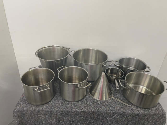 Kastruller mellanstora/liten, hålsil, rostfri hink. Se bilder ...