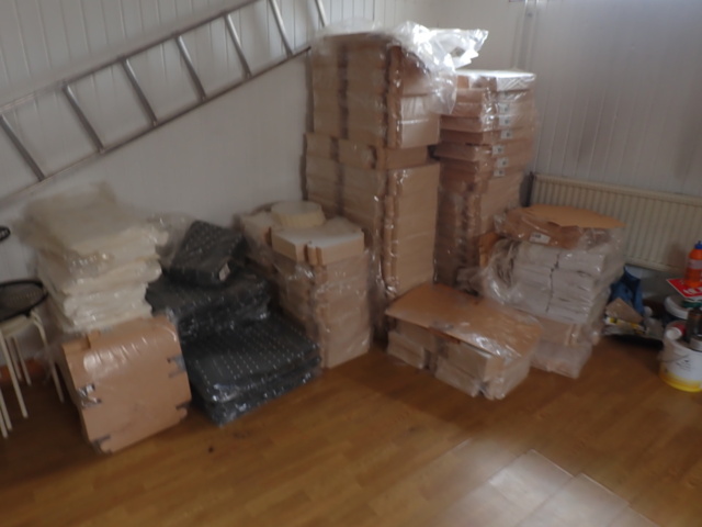 Quantities with packing matrel - PS Auction - We value the future ...