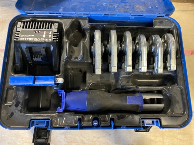 Press machine Geberit ACO 203plus & Press jaws - PS Auction - We value ...