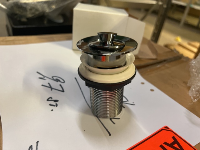 Bottom valves for wash basins 27 pcs - PS Auction - We value the future ...