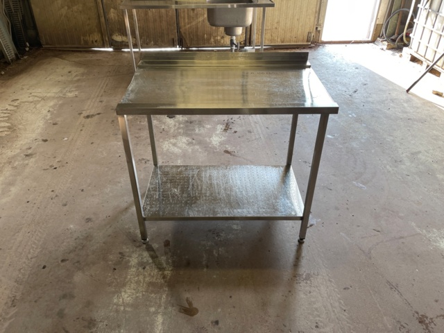 Delivery bench with lower shelf. Purchased in 2021. Approx. 100x65x90 ...