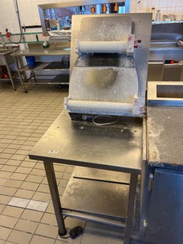 Electric pizza dough spinner - PS Auction - We value the future ...