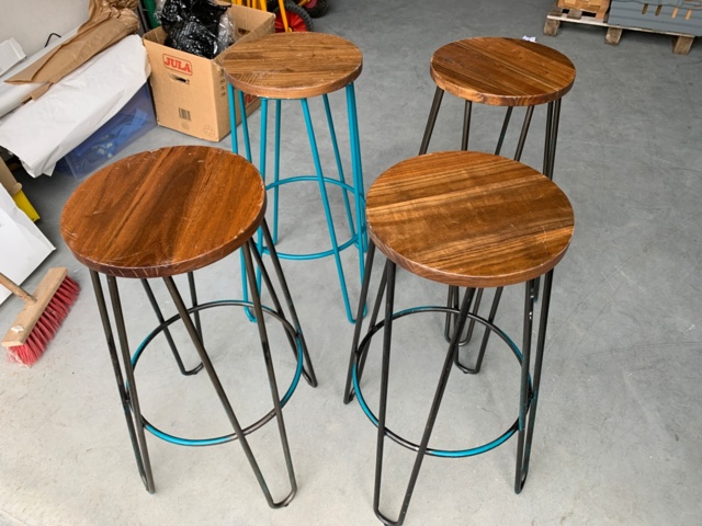 Bar stools, serving trays and chalkboards - PS Auction - We value the ...