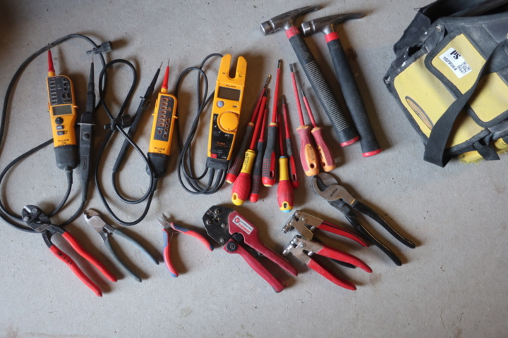 Various electrical tools and meters, i.a. Fluke - PS Auction - We value ...