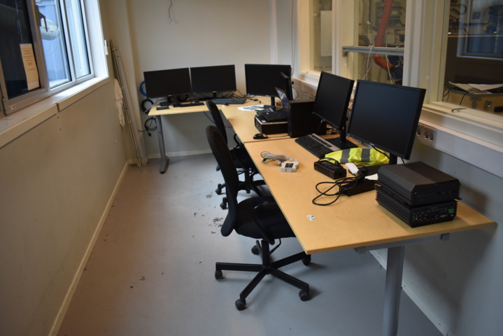 Workstation including screens - PS Auction - We value the future ...