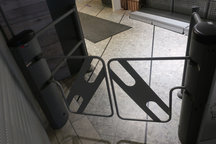 ITAB gate gate with sensor - PS Auction - We value the future - Largest ...