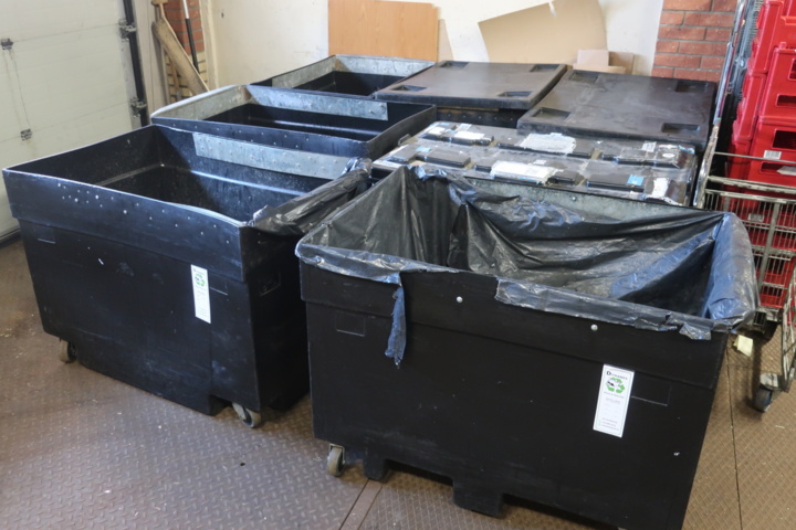 7 deposit containers - PS Auction - We value the future - Largest in ...