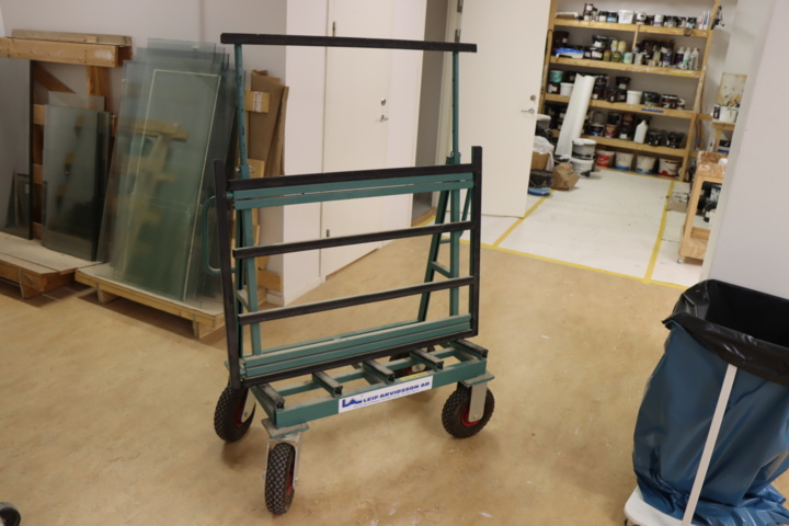 Window trolley medium size - PS Auction - We value the future - Largest ...
