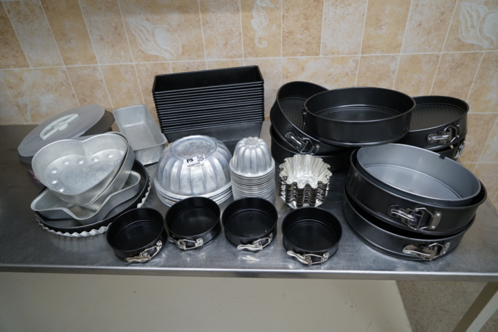 Parti med olika bakformar - Auktioner online - Nätauktioner ...