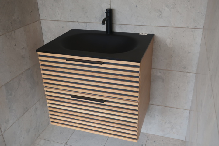 Bathroom commode with mixer, Macro Design - PS Auction - We value the ...
