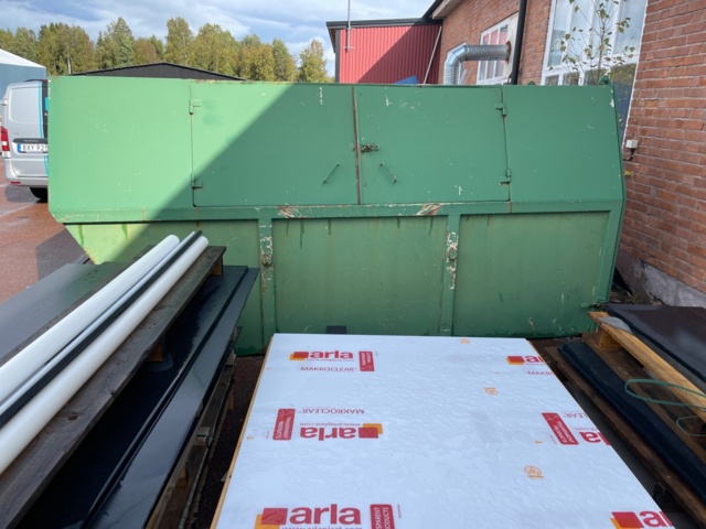 Covered Container 10 m3 with contents. No reservation price - PS ...