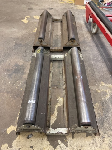 Sheet metal cradle 2 pcs for truck - PS Auction - We value the future ...