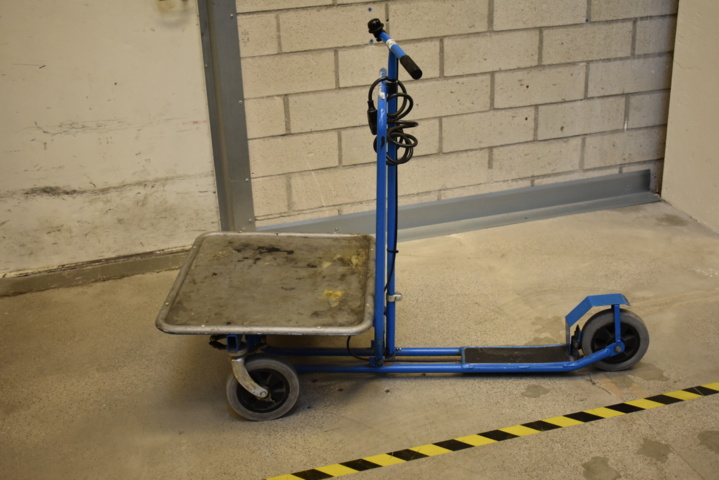 Monark scooter with flatbed - PS Auction - We value the future ...
