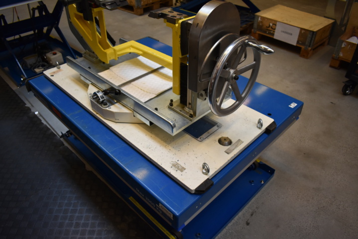 Hymo lifting table 2000kg - PS Auction - We value the future - Largest ...