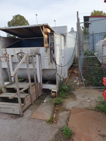 Big old trash compactor - PS Auction - We value the future - Largest in ...