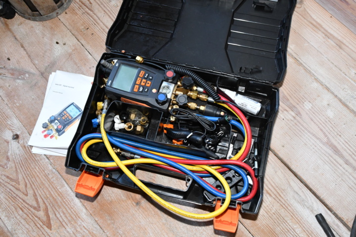 Digital gas manometer / pressure gauge TESTO 557 - PS Auction - We ...
