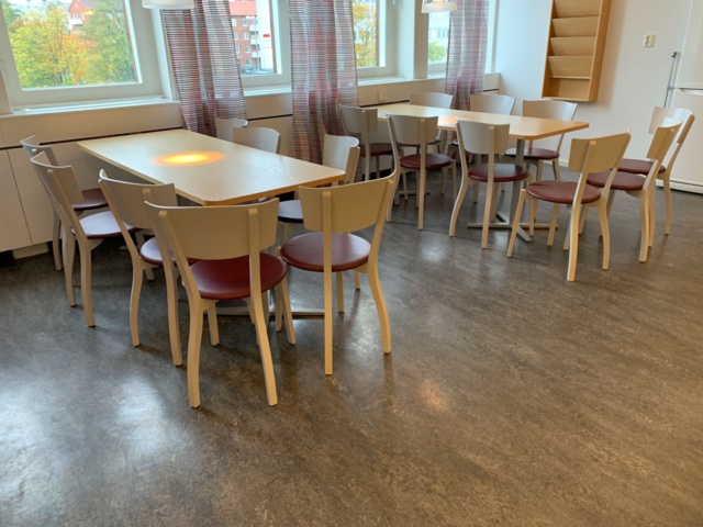 Lunch room furniture: two tables, 18 chairs - PS Auction - We value the ...