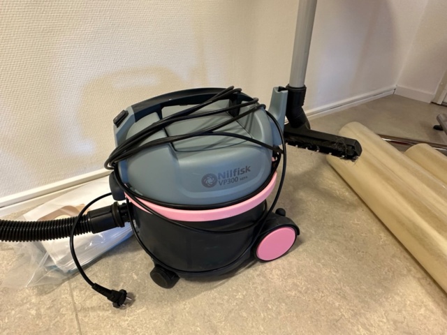 Vacuum cleaner Nilfisk VP300 Hepa - PS Auction - We value the future ...