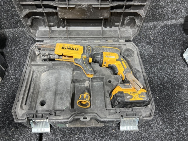 Drywall screwdriver with magazine DeWalt DCF620 - PS Auction - We value ...
