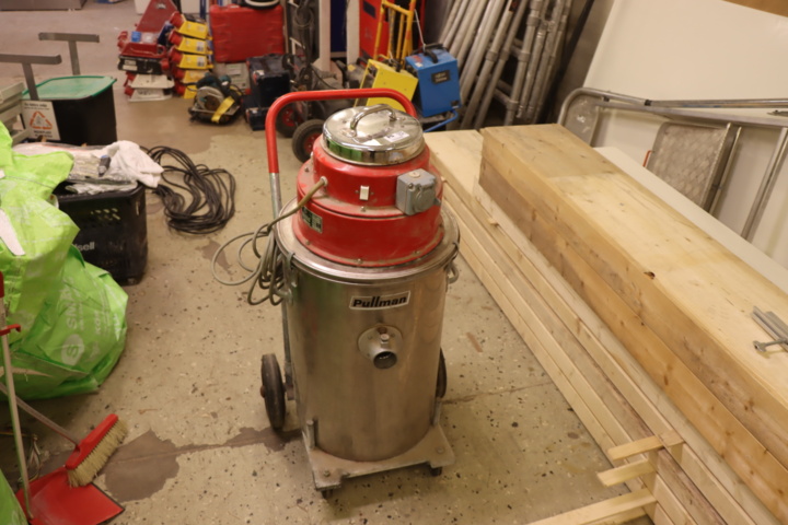 Pullman PV 300 Wet vacuum cleaner - PS Auction - We value the future ...
