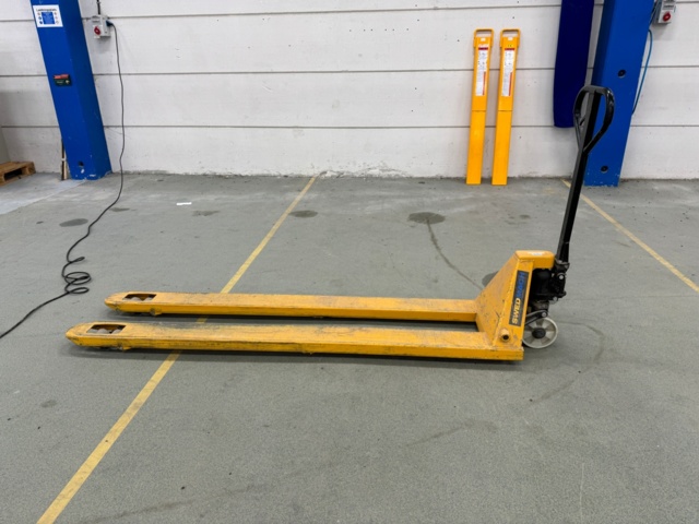 Pallyftare med långa gafflar - PS Auction - We value the future ...