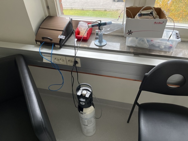 Inhaler Aiolos Albatross with electrode, air tank etc - PS Auction - We ...
