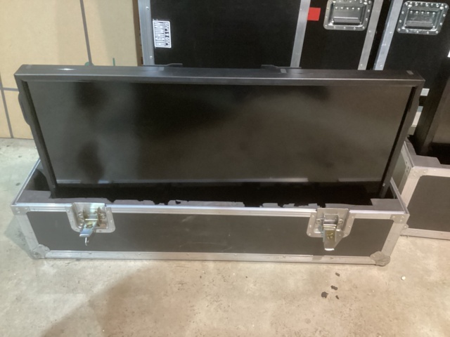 SHARP - 42” monitor, med case (PN-E421) saknar fjärrkontroll - PS ...