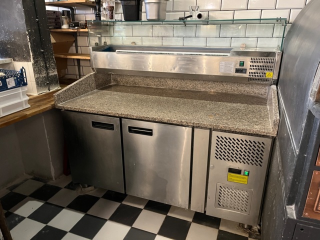 Pizza bench with marble top and fridge - PS Auction - We value the ...