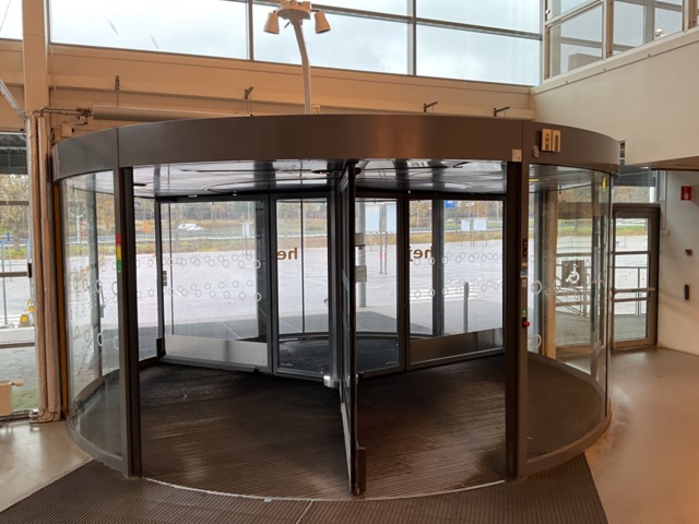 Round entrance with 3 corridors - PS Auction - We value the future ...