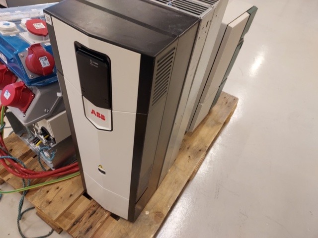 ABB ACS880-11 frequency converter/inverter - PS Auction - We value the ...
