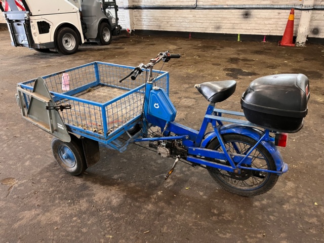 Flat moped CARRIER TRANSPORT - PS Auction - We value the future ...
