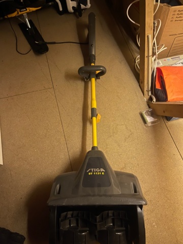 Stiga 1131 Electric snow thrower/snow shovel - PS Auction - We value ...