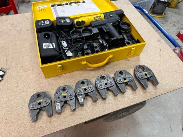 Press tool Rems Minipress Li-Ion Plus, 6 press jaws - PS Auction - We ...