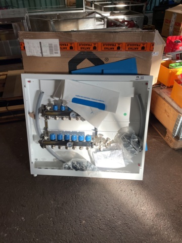 Distributor cabinet with door - PS Auction - We value the future ...