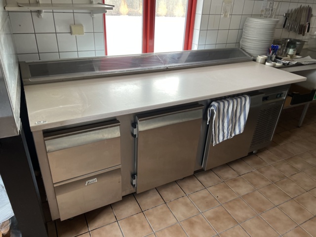 Pizza cooler with chute & 3 doors - PS Auction - We value the future ...