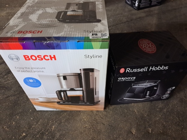 Russell Hobbs Bread Rose + Bosch Stylline Coffee Machine - PS Auction ...