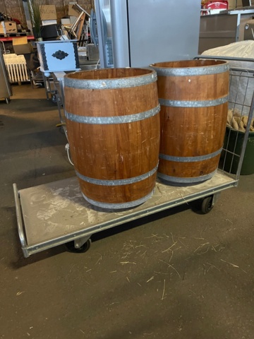 2 large wooden barrels on wheels. Height approx. 80 cm, diameter approx ...