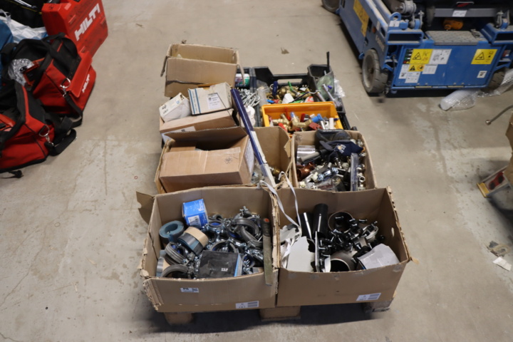 Pall med rör-relaterat material (pall 3) - Auktioner online ...